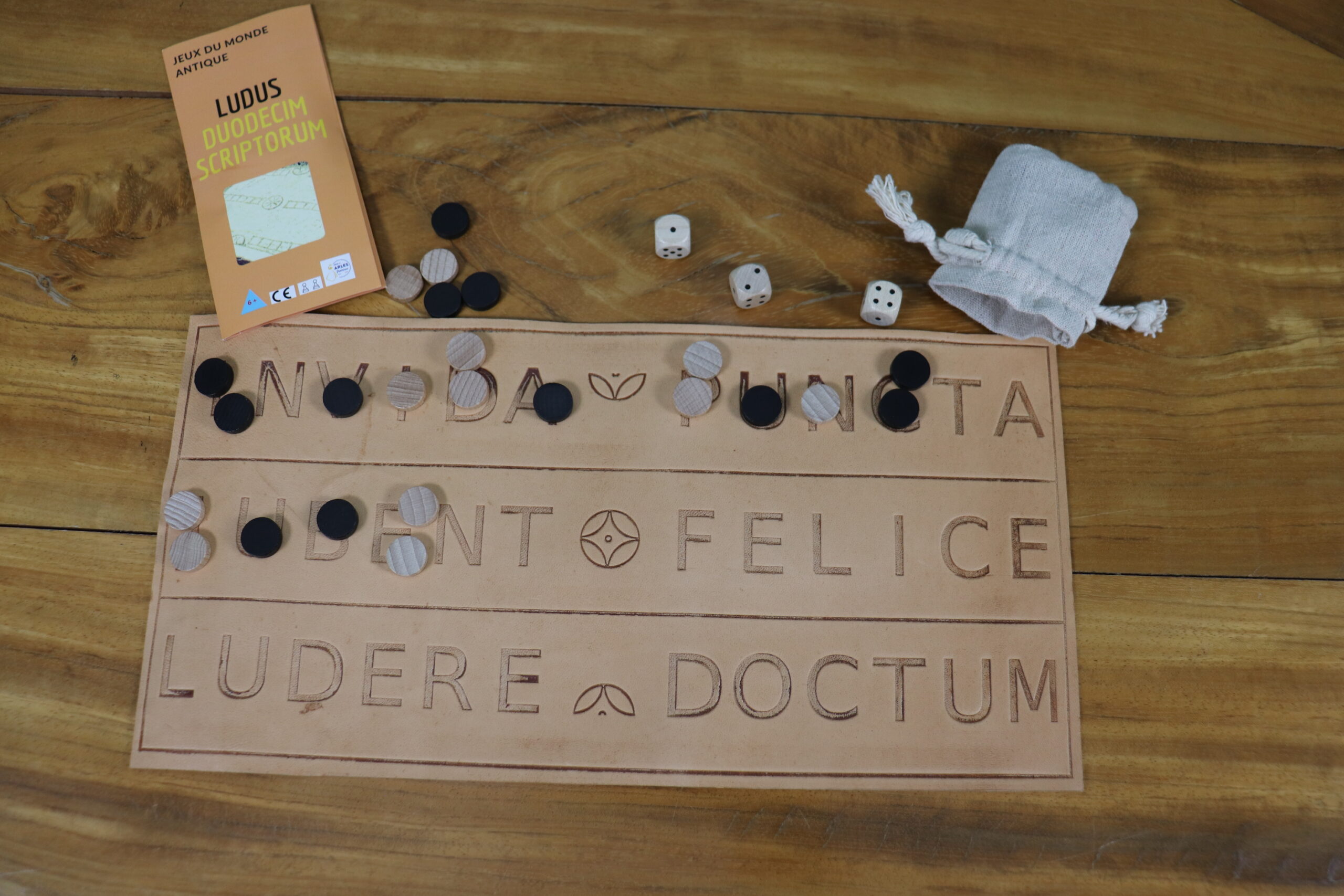 Ludus Duodecim - Jeu en cuir - Paille Édition & Distribution - Concept ...